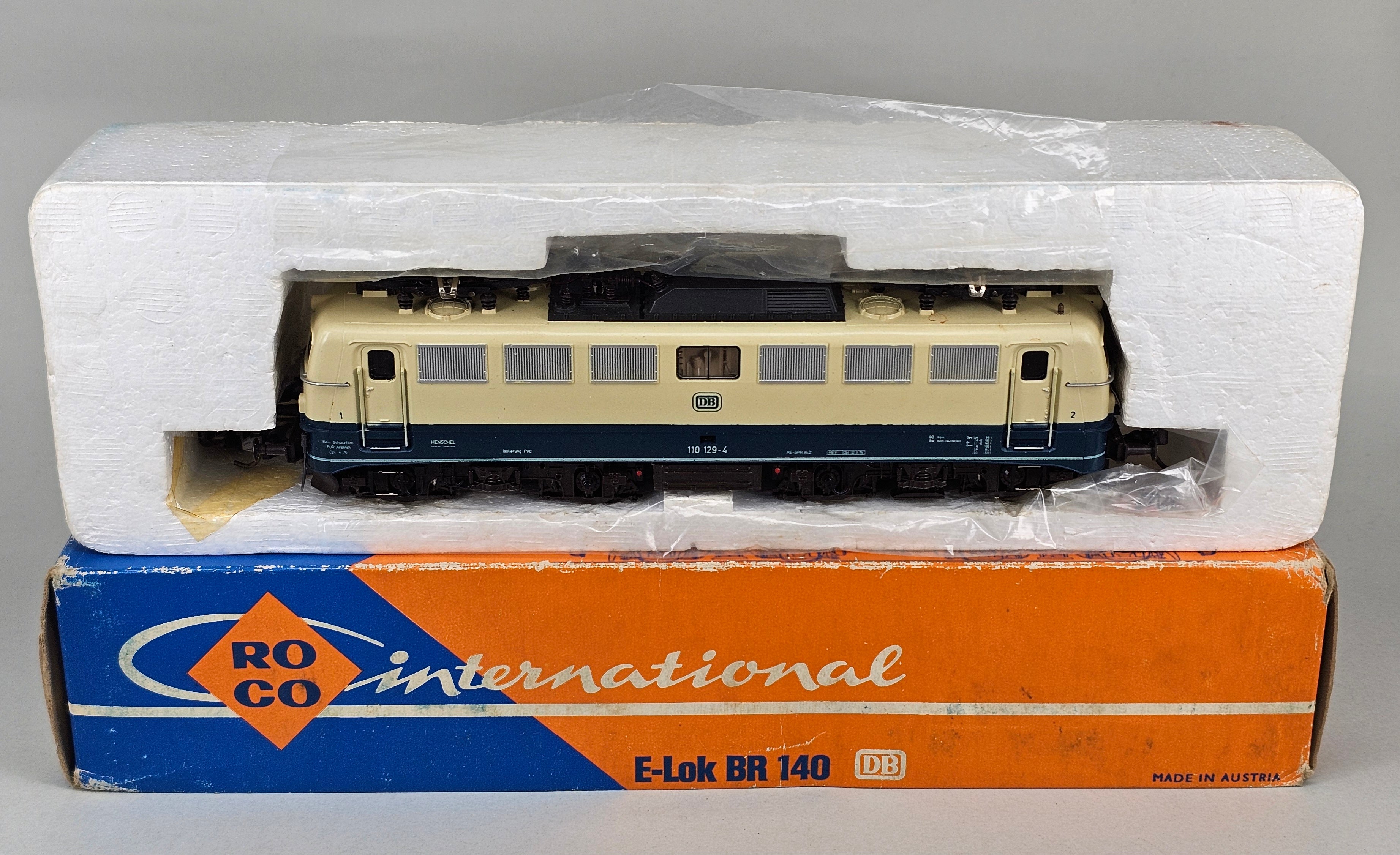 Roco 4135 BR Class 110 129-4 Electric Locomotive Blue/Cream - Wrong Bo ...