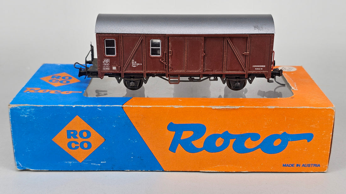 Roco 4372S Closed Goods Wagon – Chester Model Centre